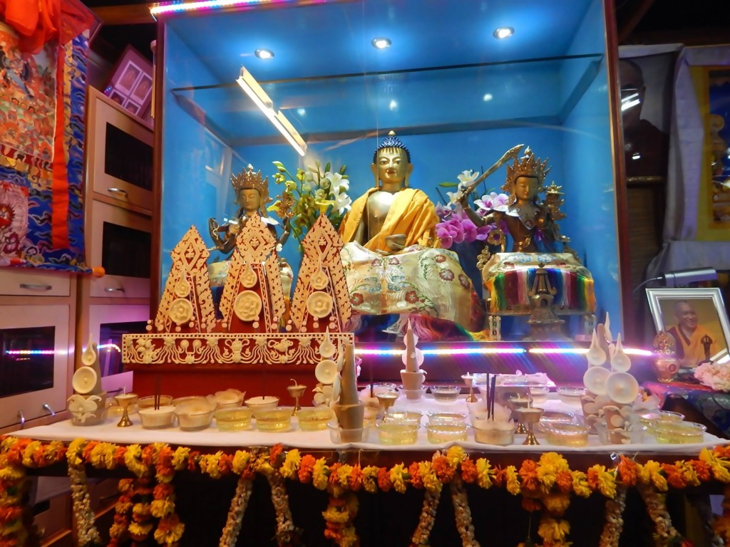 Choe Khor Sum Ling Consecrates Statues - Mandala Publications
