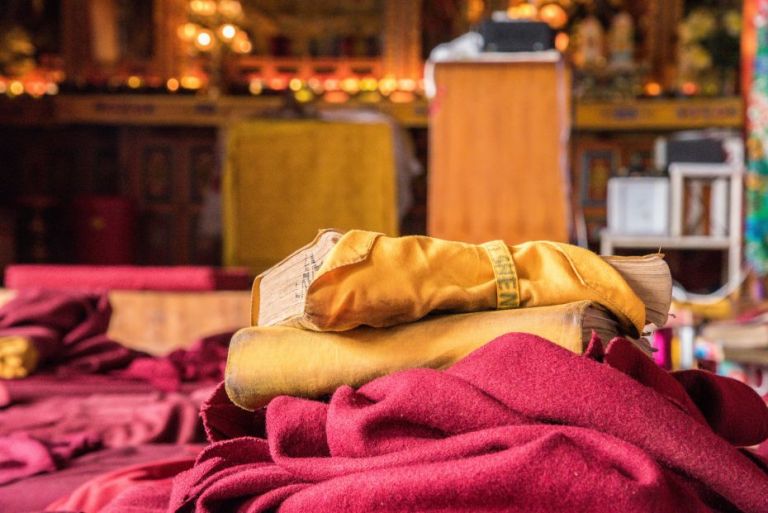 Showing Respect to Holy Objects - FPMT
