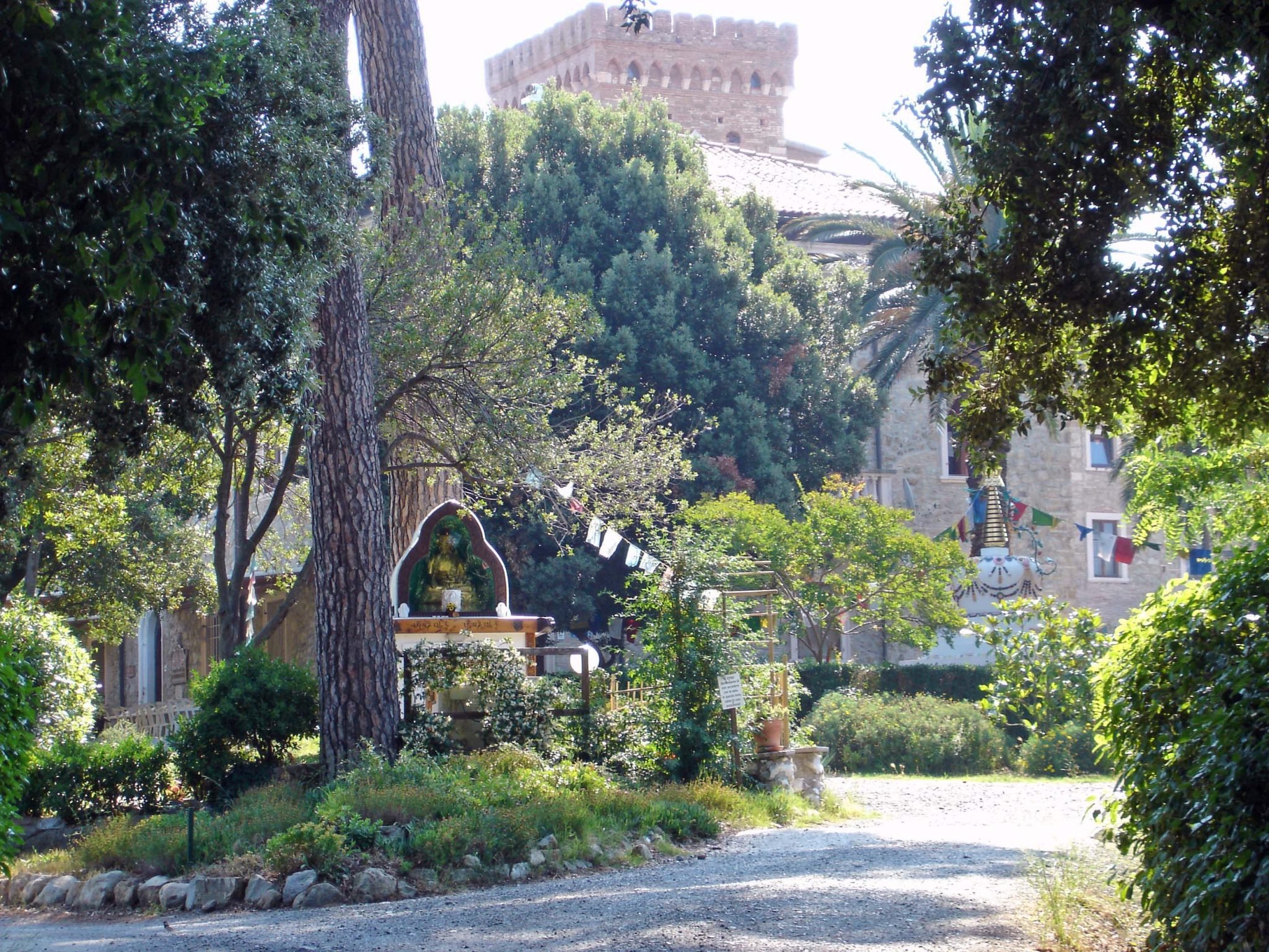 Two Residential FPMT Basic Programs at Nalanda Monastery and Istituto Lama Tzong Khapa: Starting ...